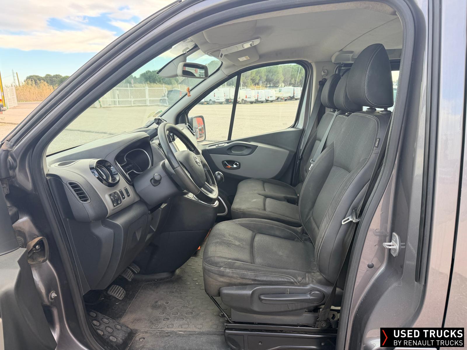 Nissan NV300 125 LCV for sale, Box body 4X2 5t02 Euro 6, SAINT JEAN DE ...